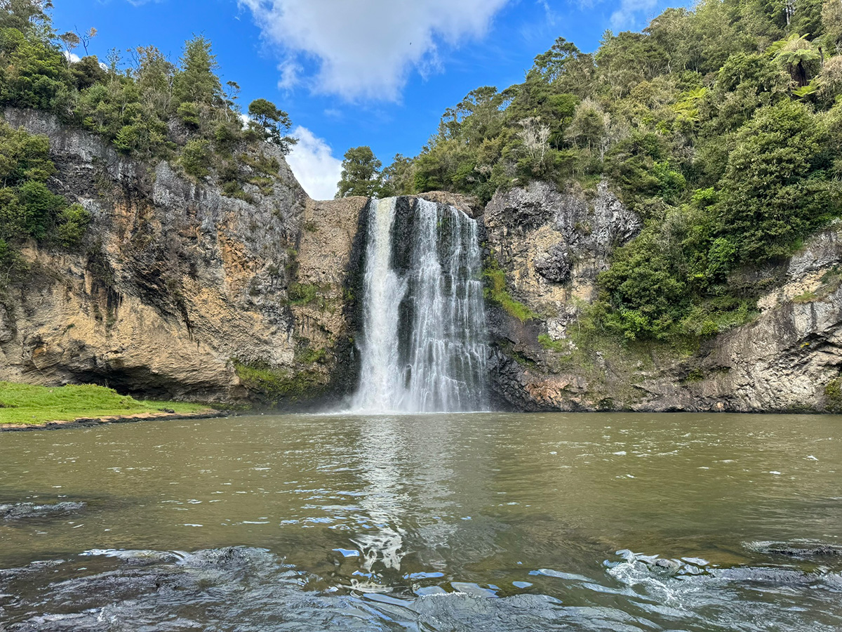 Hunua Falls - mooiste waterval in de buurt van Auckland - Reis360.nl